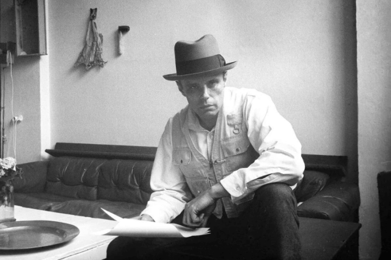 Joseph Beuys – Tiểu Sử Cuộc Đời, Con Đường Nghệ Thuật & Các Tác Phẩm ...